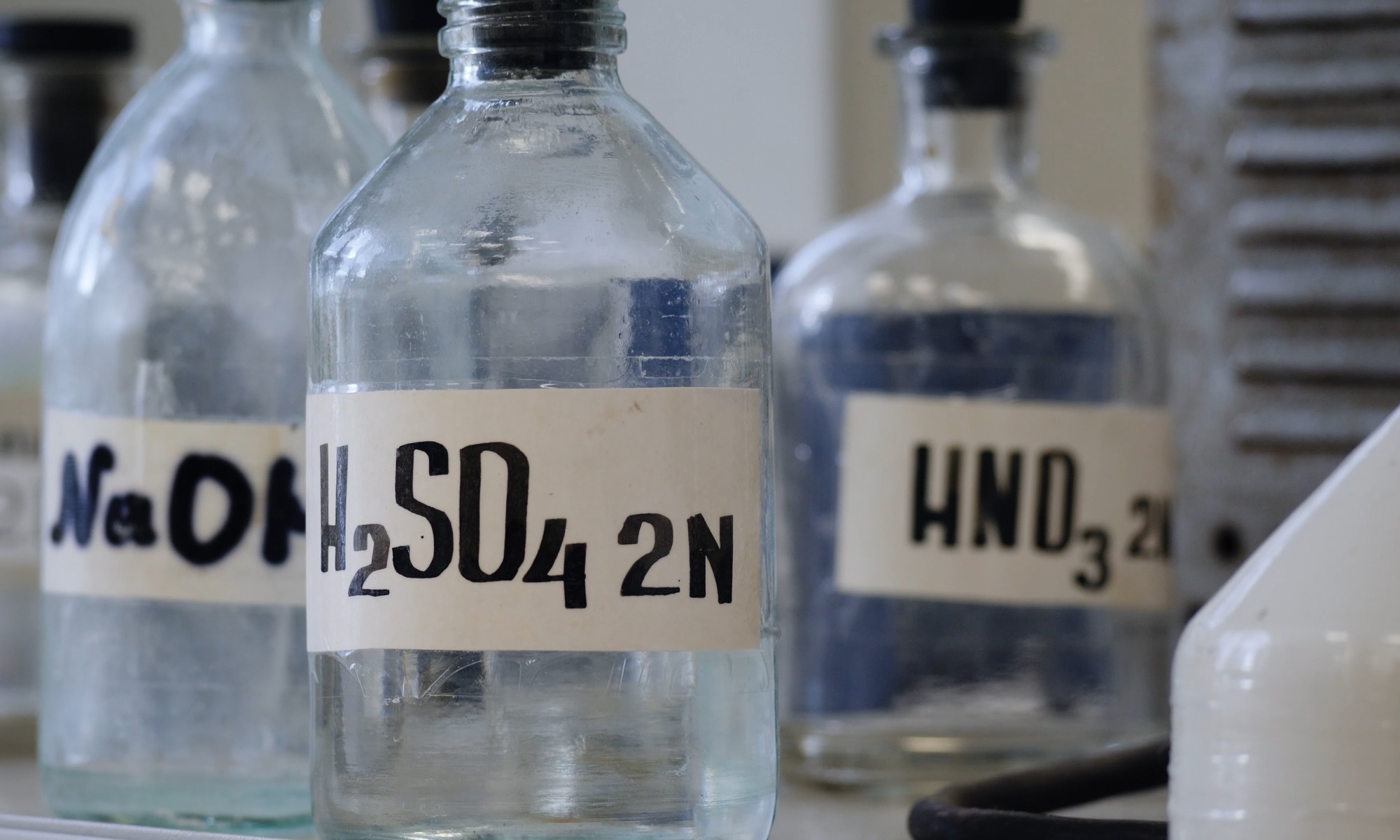 Come diluire l'acido solforico a concentrazioni diverse - ASV Stubbe